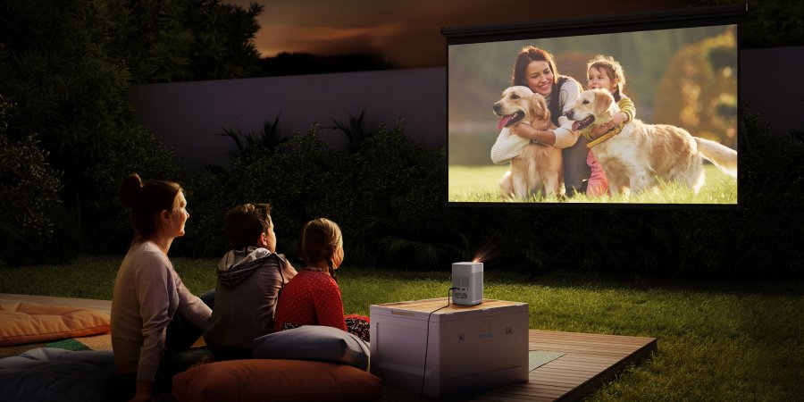 How to Choose the Best Outdoor Movie Projectors: XGIMI Tips